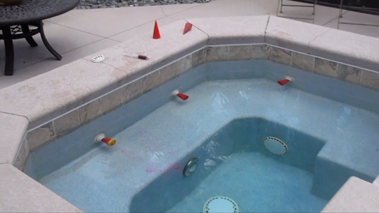 SWIMMING POOL LEAK DETECTION DYE TESTING CONES